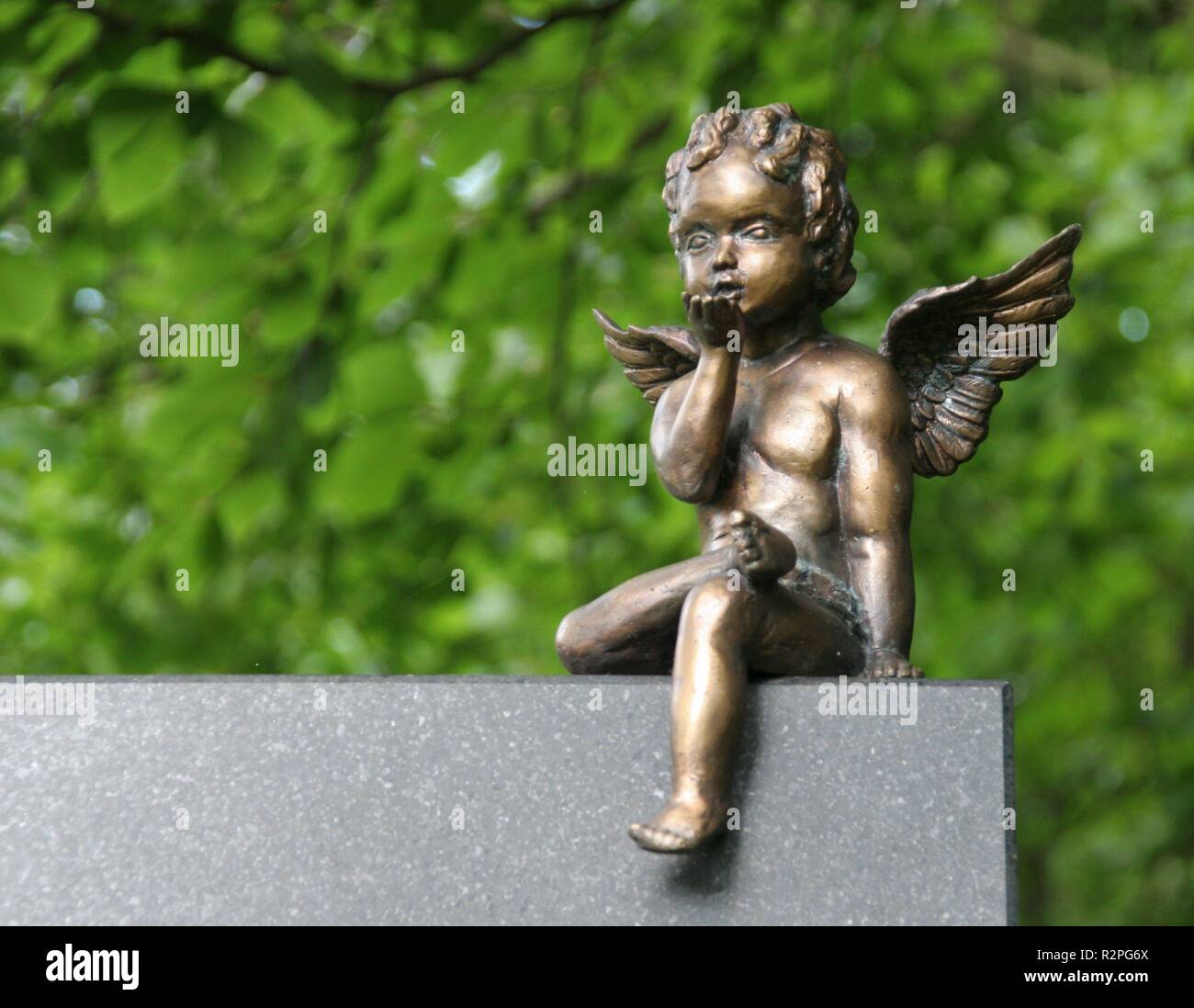 Engel der trauer statue -Fotos und -Bildmaterial in hoher Auflösung ...