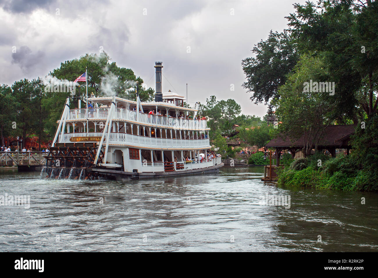 Frontierland riverboat -Fotos und -Bildmaterial in hoher Auflösung – Alamy