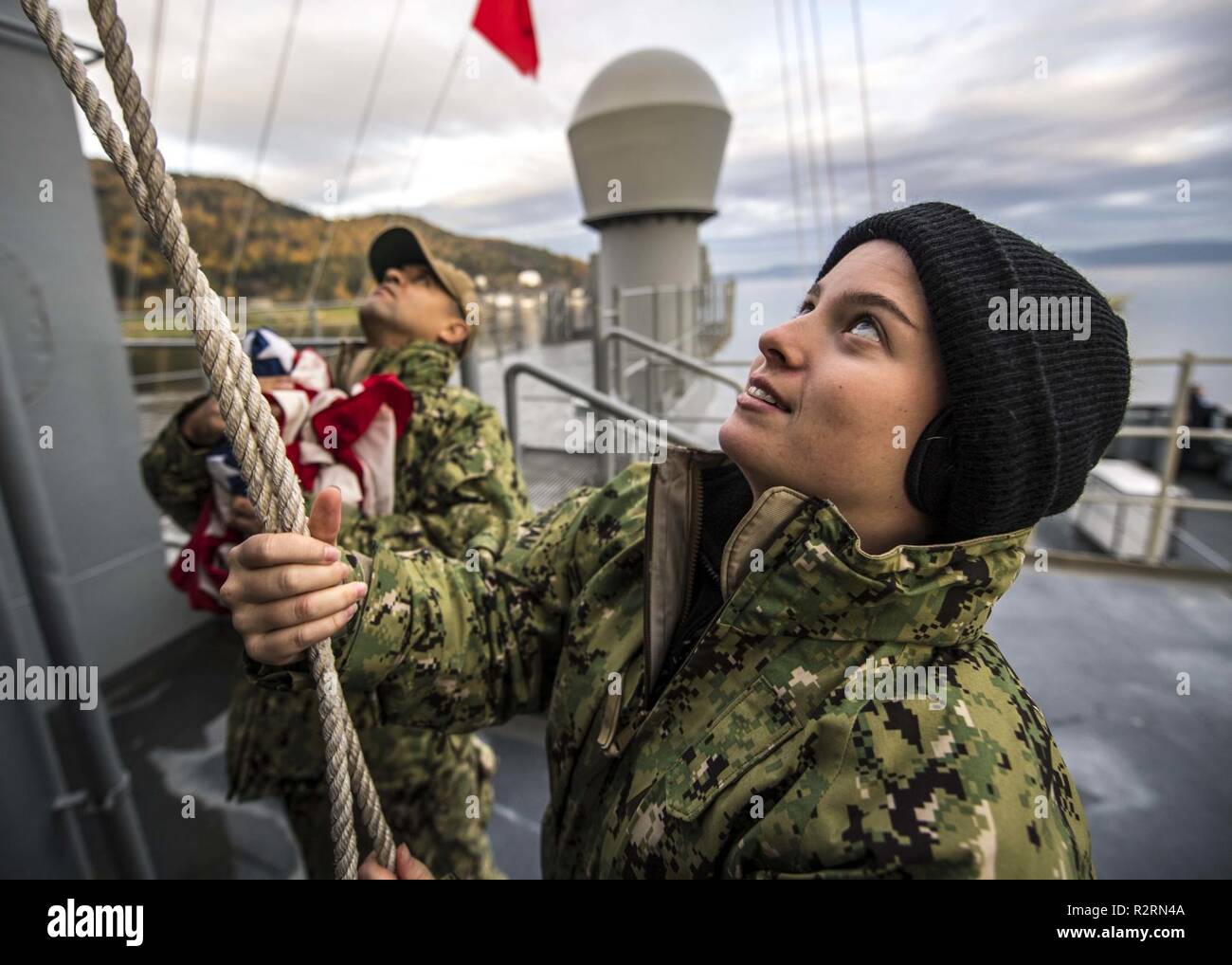 TRONDHEIM, Norwegen (Nov 5, 2018) - Hospitalman Carolyn Dunham wirft ...