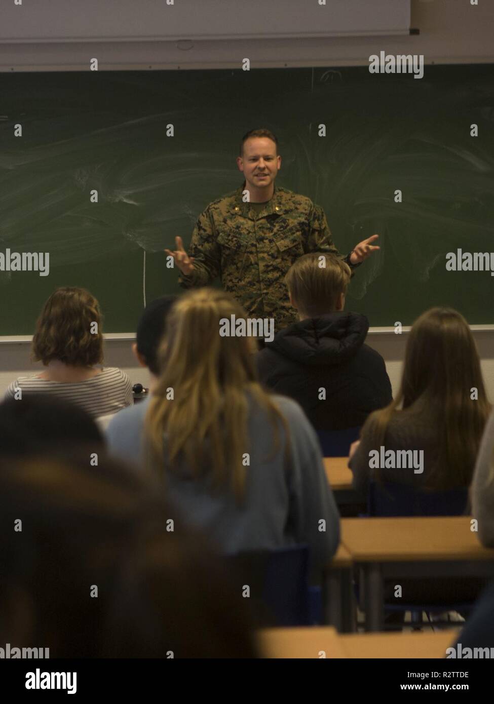 Us Marine Maj. James Baehr mit 4. Zivile Angelegenheiten Gruppe, 4 ...