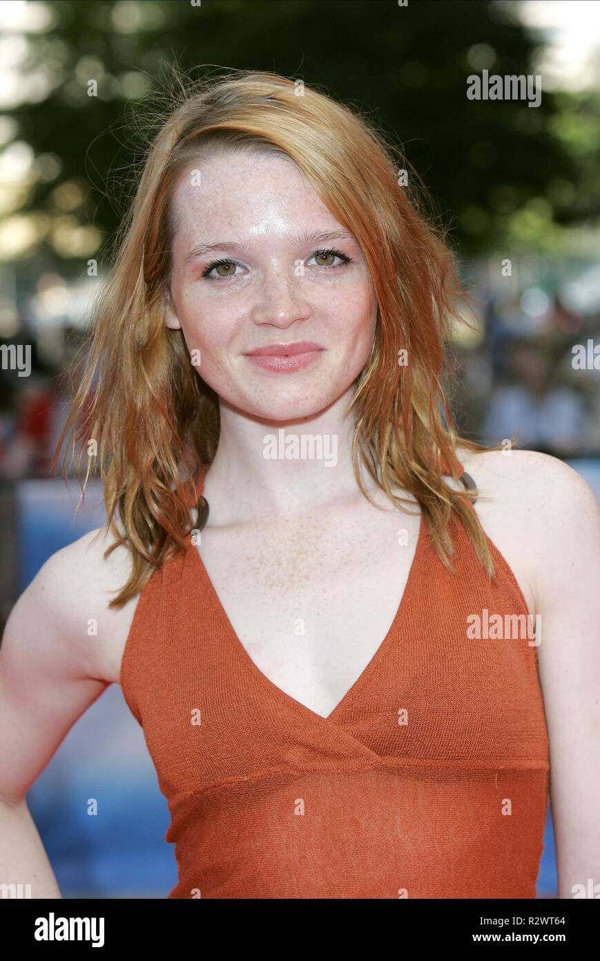 KAROLINE HERFURTH BATMAN BEGINS BERLINER PREMIERE CINESTAR SONY CENTER ...