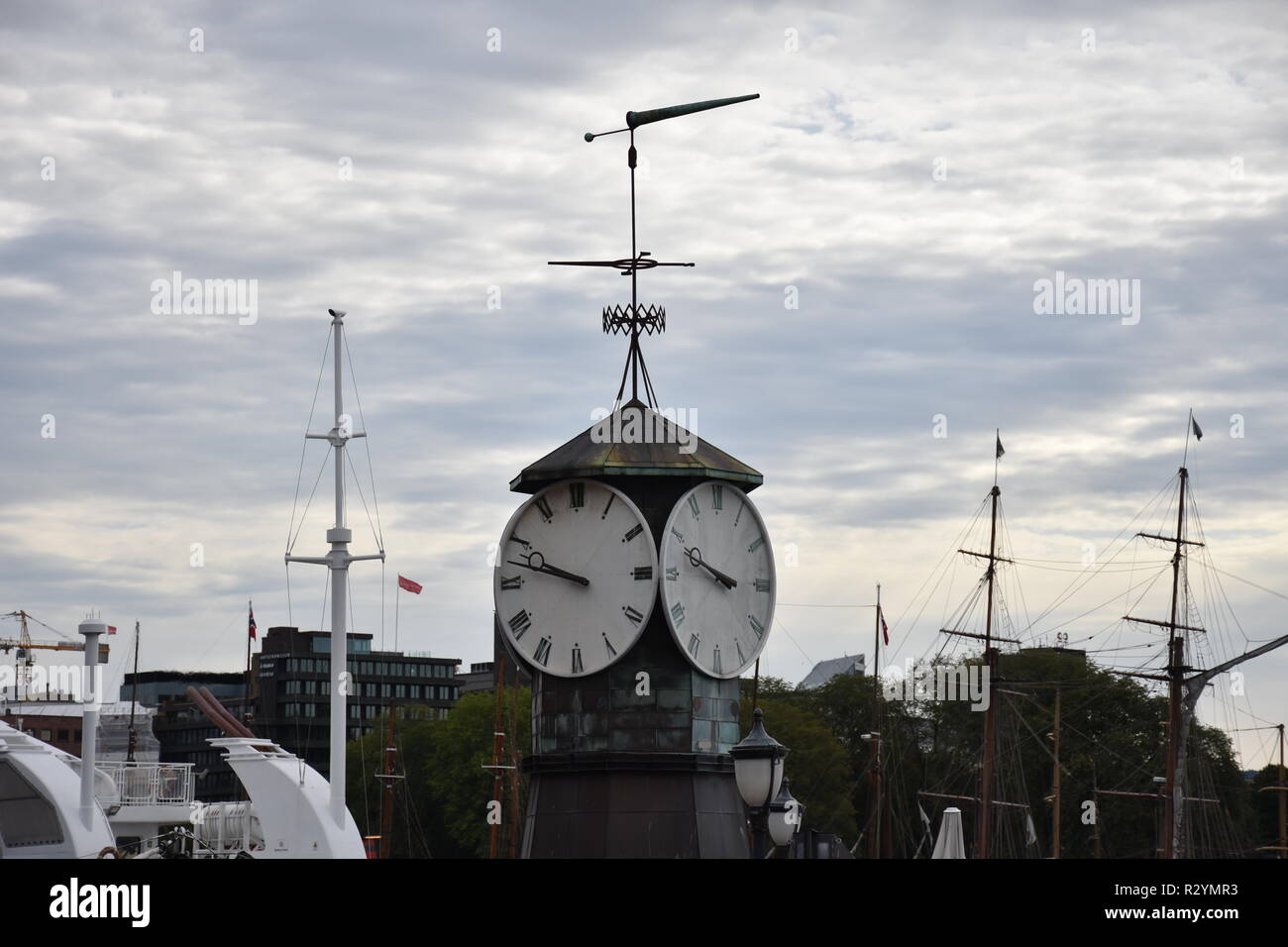 Oslo, Norwegen, Uhrturm, Ziffernblatt, Zeiger, Zeit, Uhrzeit, Turm, die ...