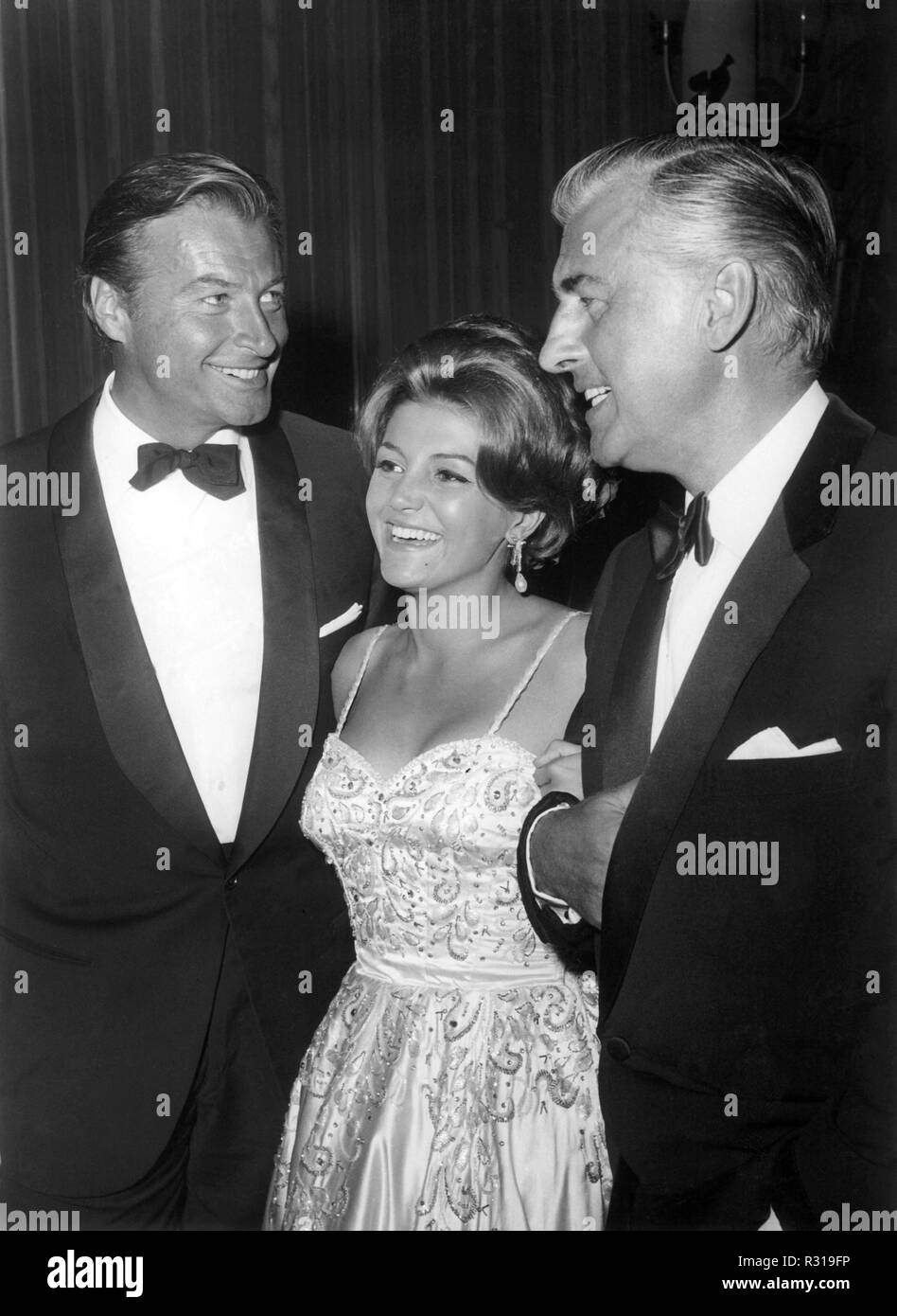 US Schauspieler Lex Barker (l), seine Frau Carmen Cervera (später ...