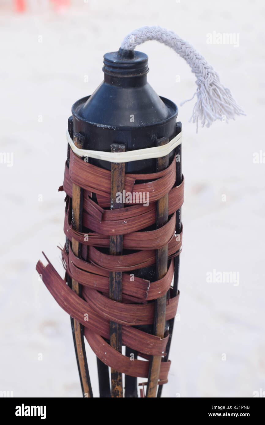 Tiki fackel am strand -Fotos und -Bildmaterial in hoher Auflösung – Alamy