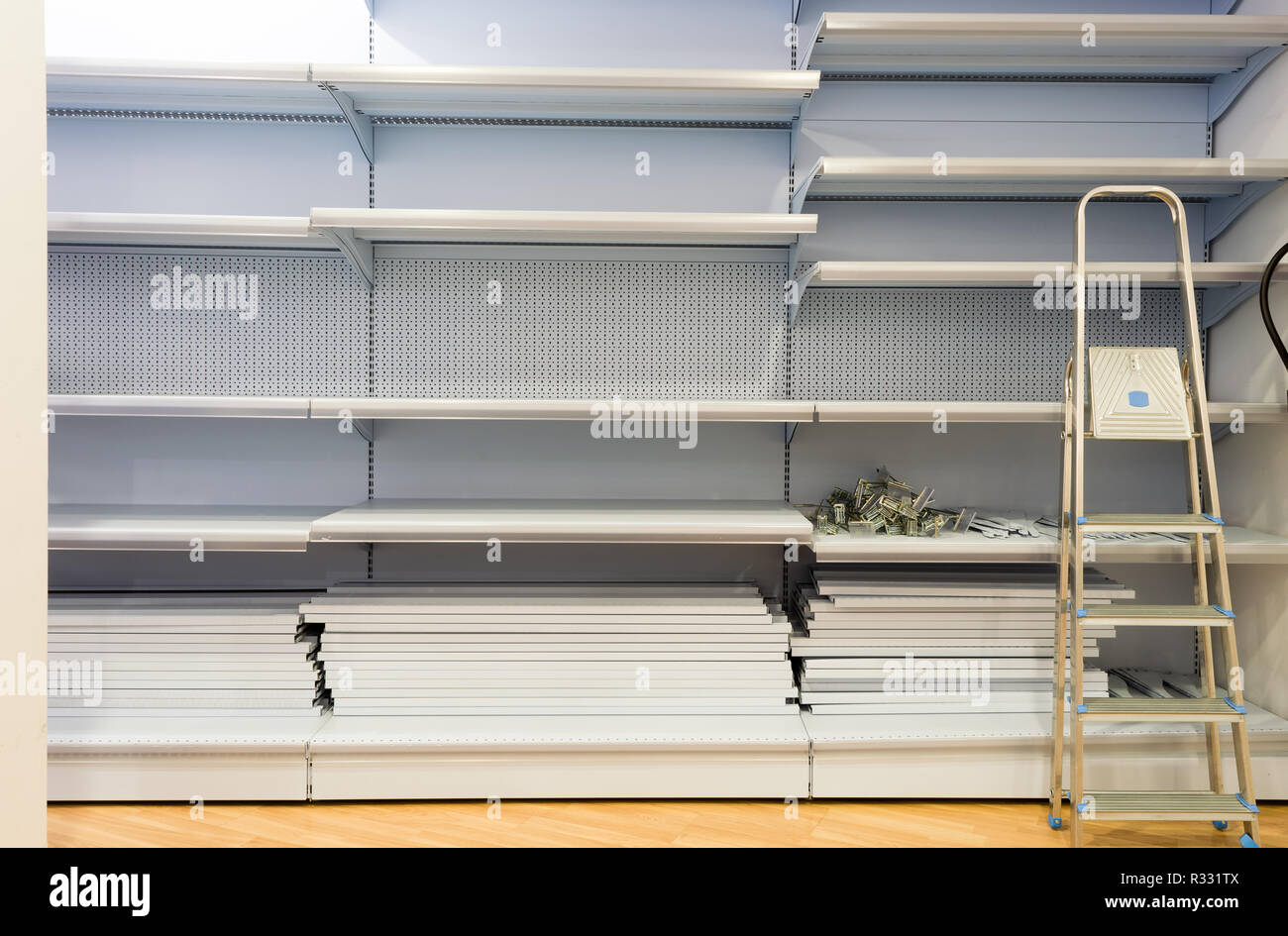 Leeres supermarktregal -Fotos und -Bildmaterial in hoher Auflösung – Alamy
