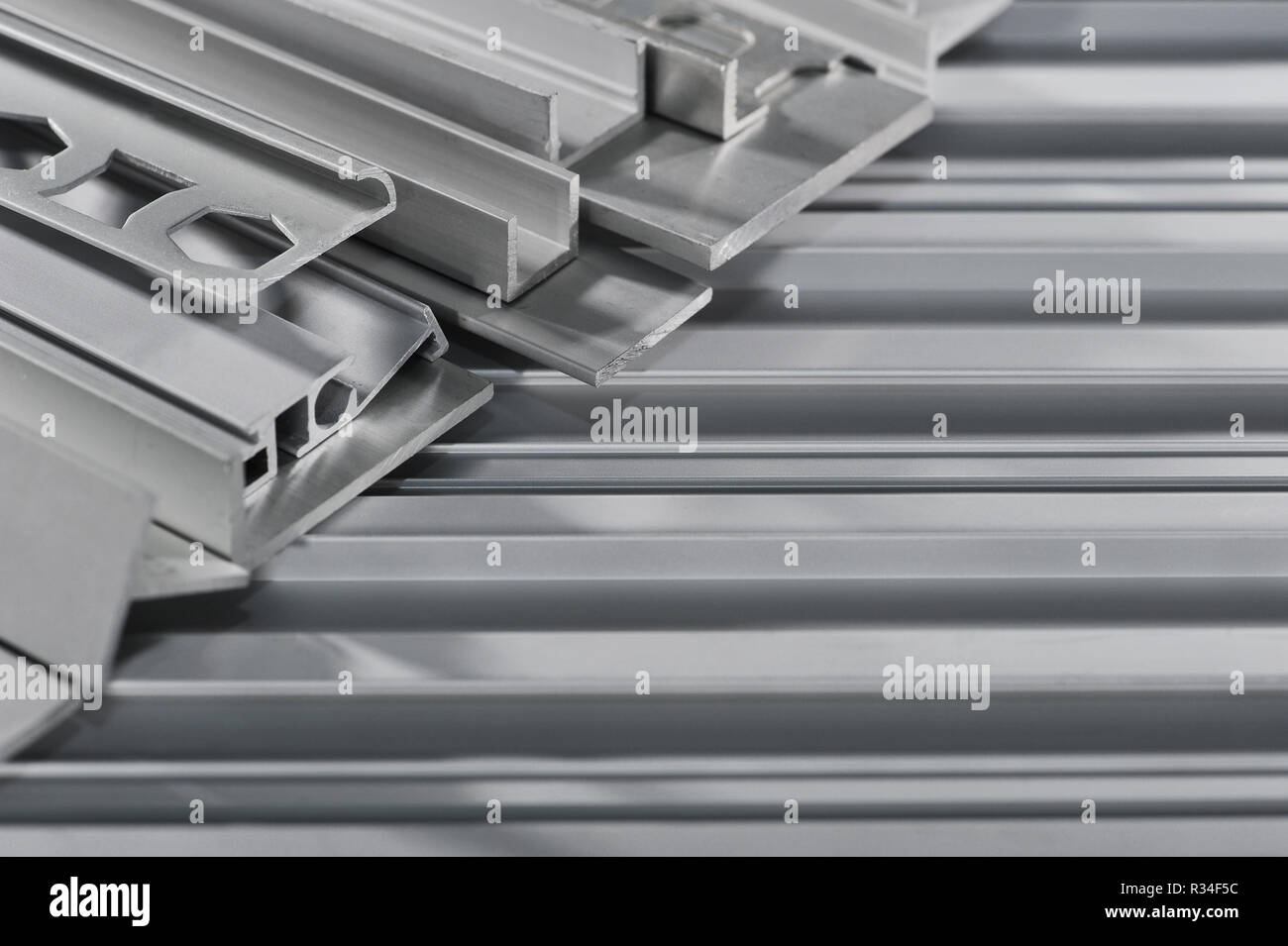 Aluminium profiles -Fotos und -Bildmaterial in hoher Auflösung – Alamy