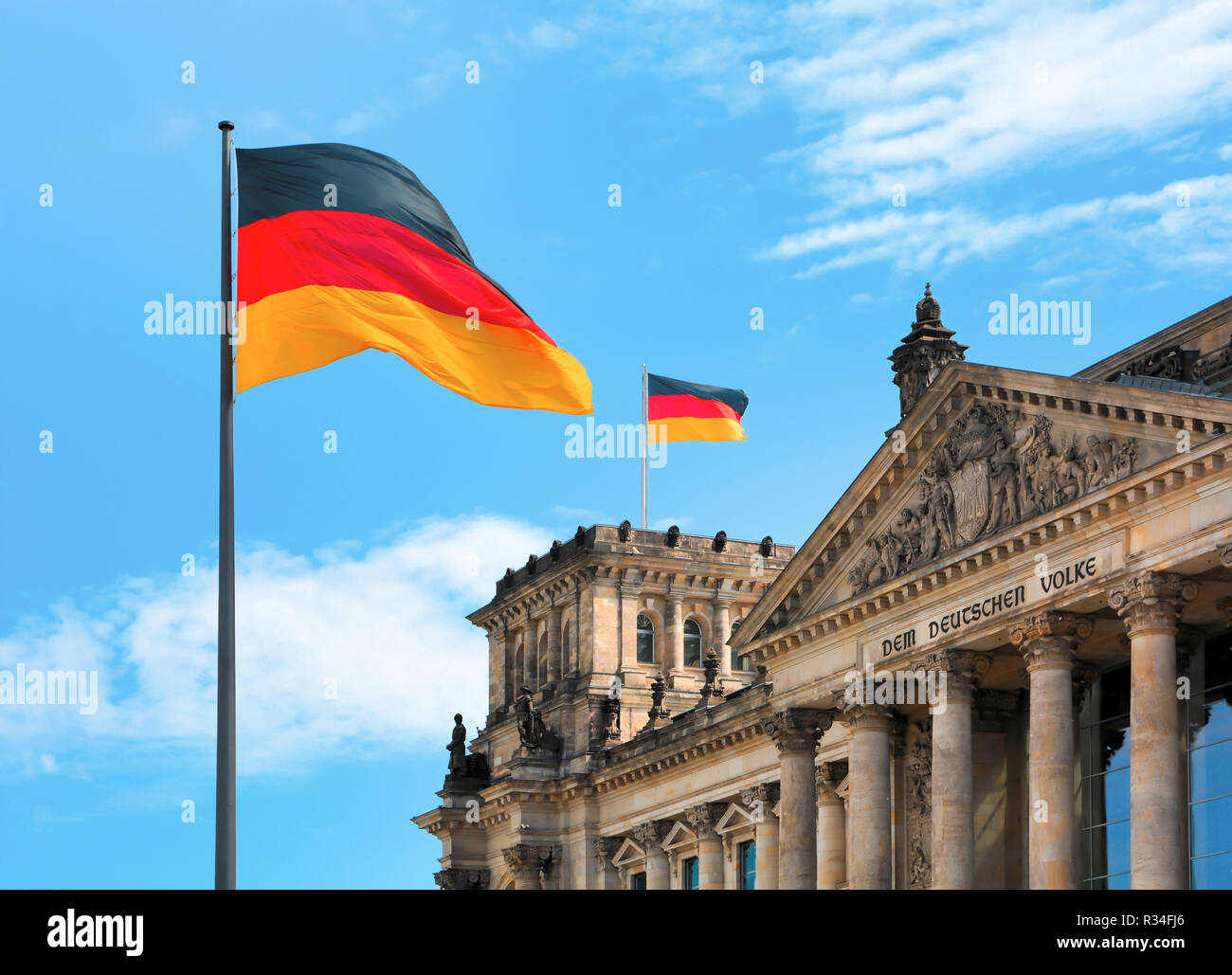 Reichstag flattern -Fotos und -Bildmaterial in hoher Auflösung – Alamy