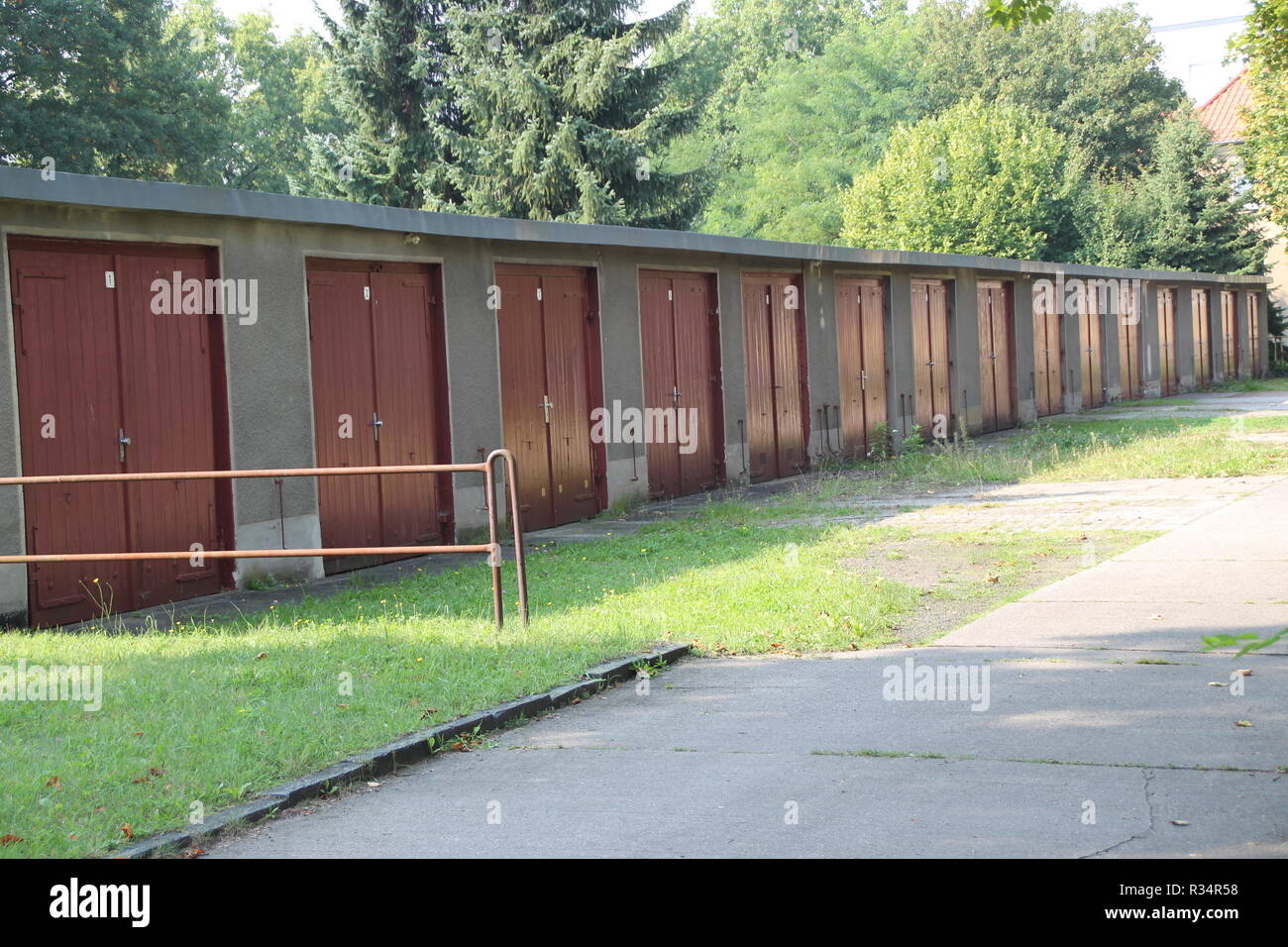 Garagen deutschland -Fotos und -Bildmaterial in hoher Auflösung – Alamy