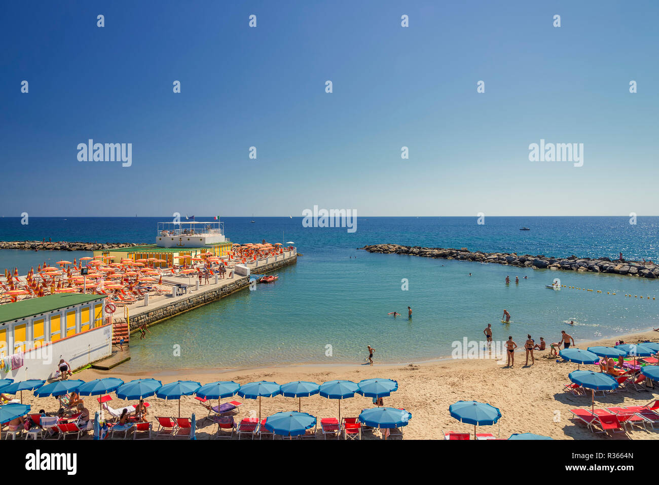 San remo beach -Fotos und -Bildmaterial in hoher Auflösung – Alamy