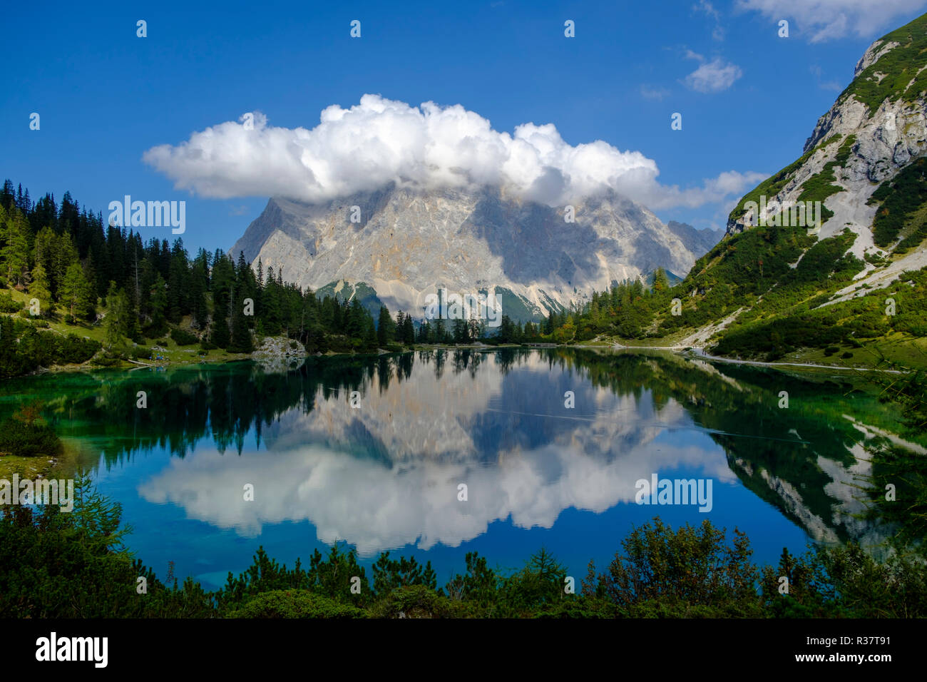Seebensee mit zugspitze -Fotos und -Bildmaterial in hoher Auflösung – Alamy