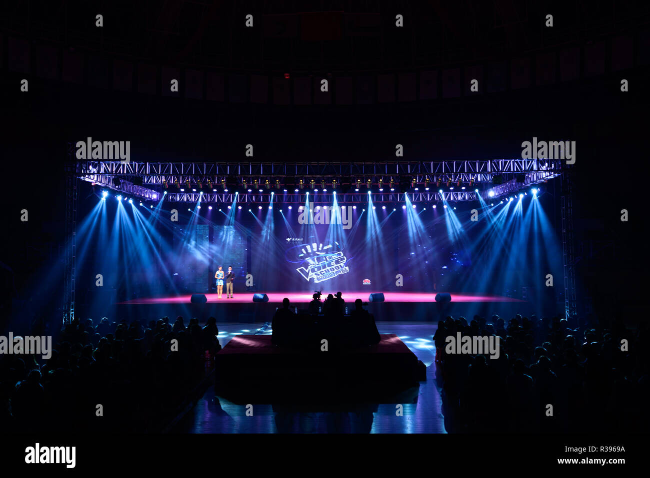 Musical musical crowd zeigen -Fotos und -Bildmaterial in hoher ...