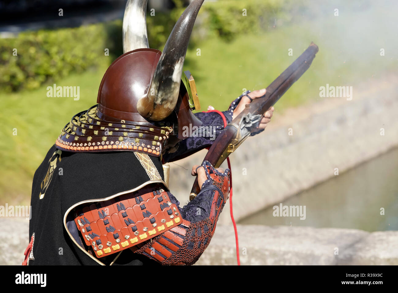 Samurai warrior uniform -Fotos und -Bildmaterial in hoher Auflösung – Alamy