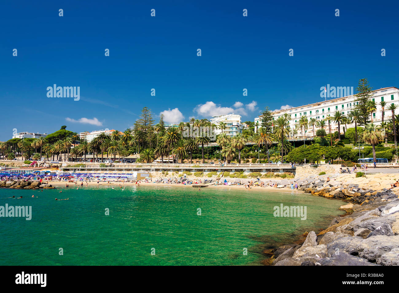 San remo beach -Fotos und -Bildmaterial in hoher Auflösung – Alamy
