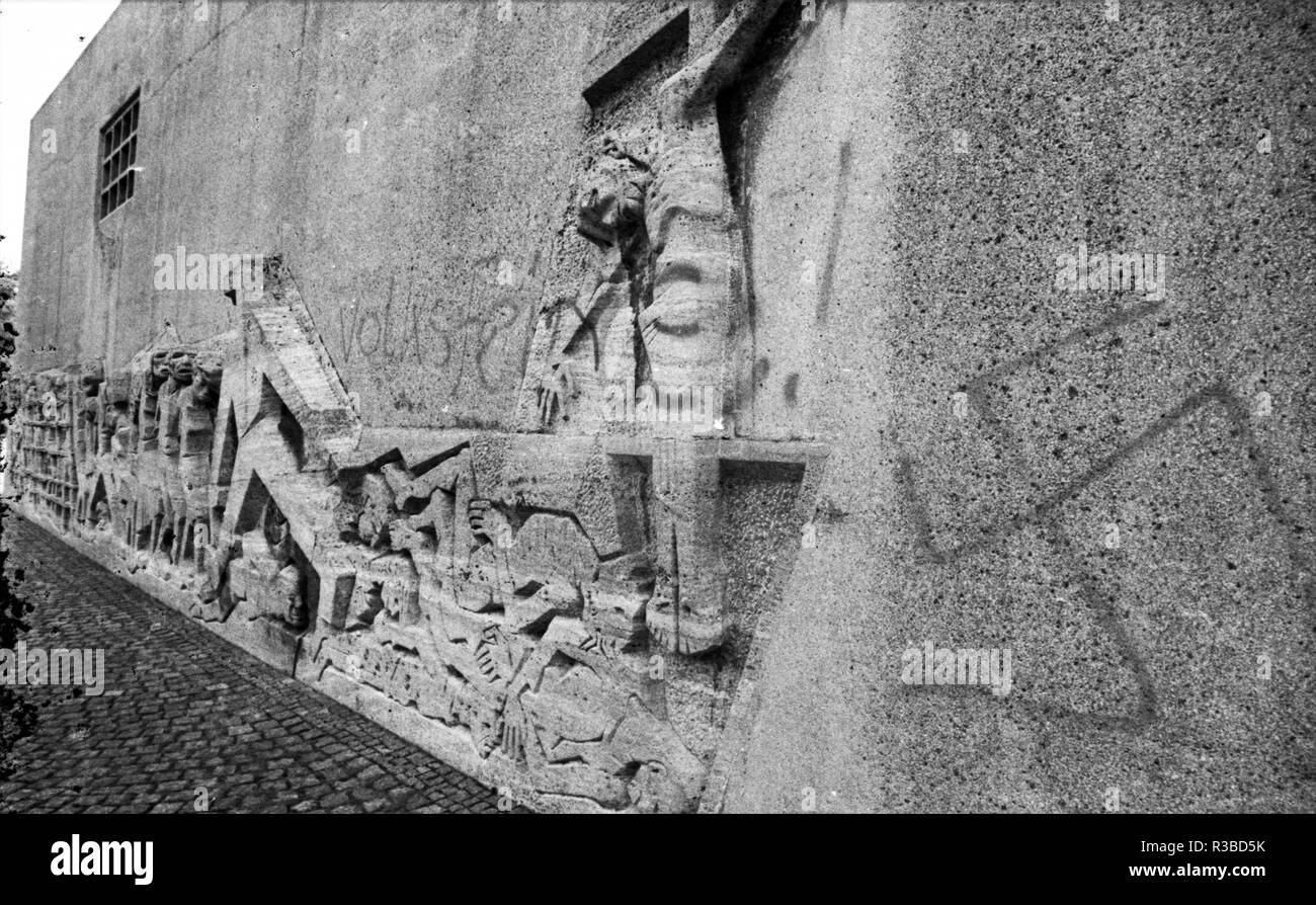 Ss runes -Fotos und -Bildmaterial in hoher Auflösung – Alamy