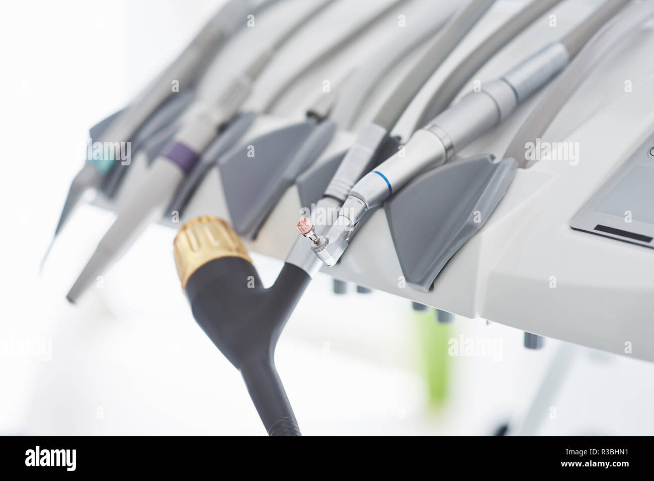 Dental suction tool -Fotos und -Bildmaterial in hoher Auflösung – Alamy