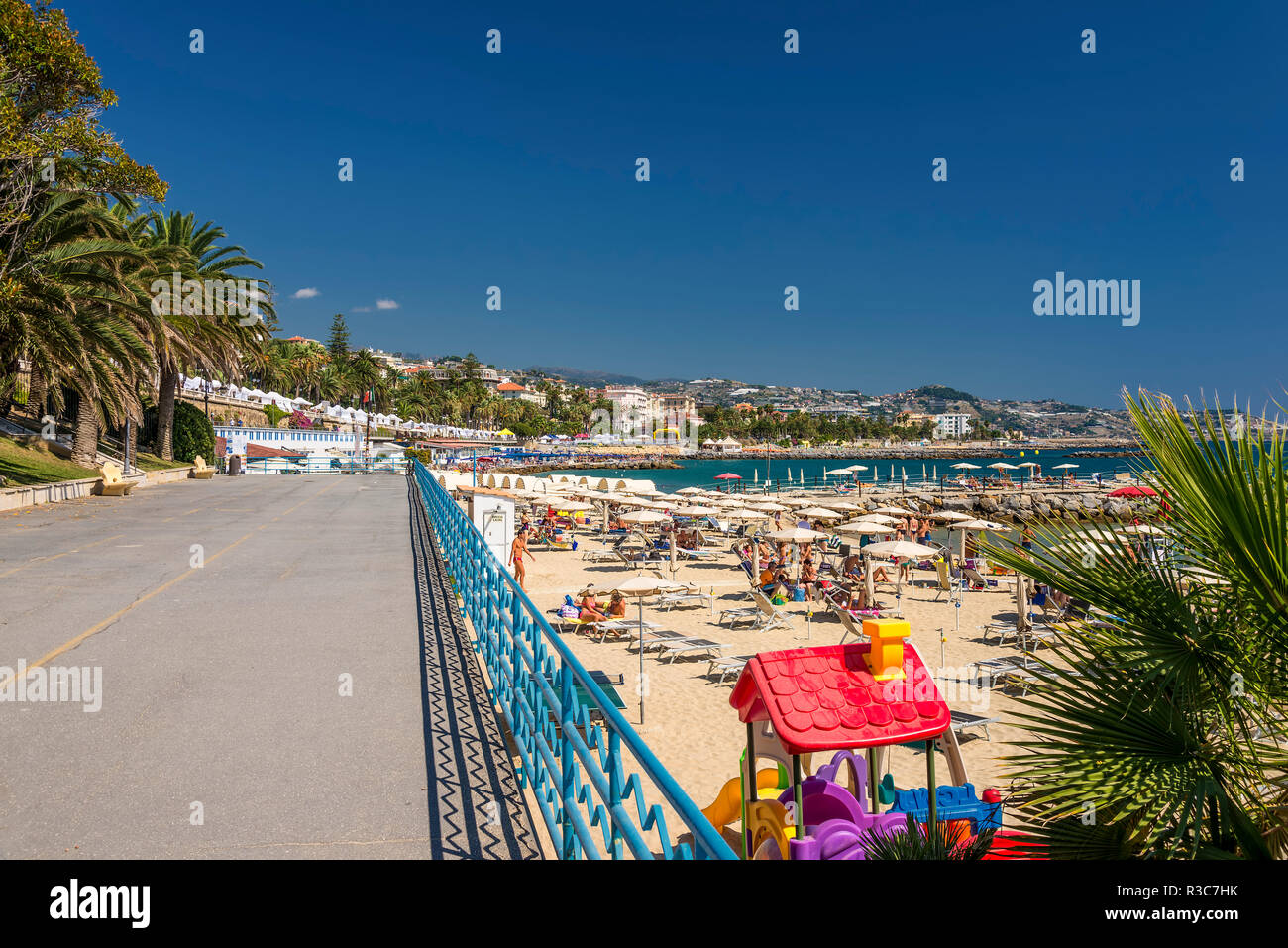 San remo strand -Fotos und -Bildmaterial in hoher Auflösung – Alamy
