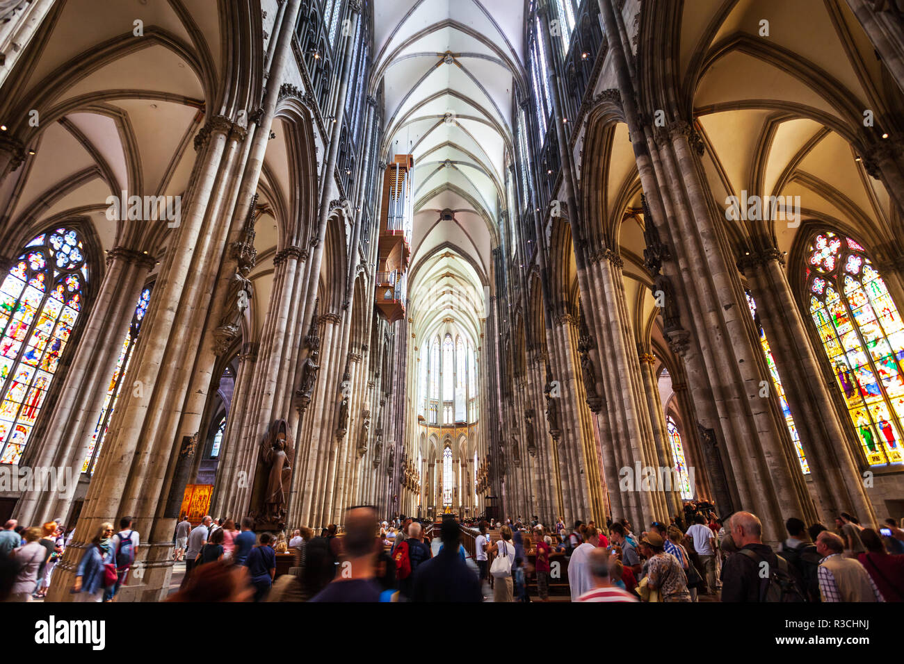 Köln, Deutschland - 30. JUNI 2018: Kölner Dom innen Stockfotografie - Alamy