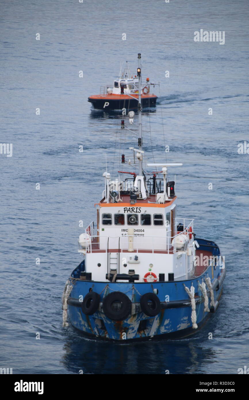 Boots schlepper -Fotos und -Bildmaterial in hoher Auflösung - Seite 2 ...