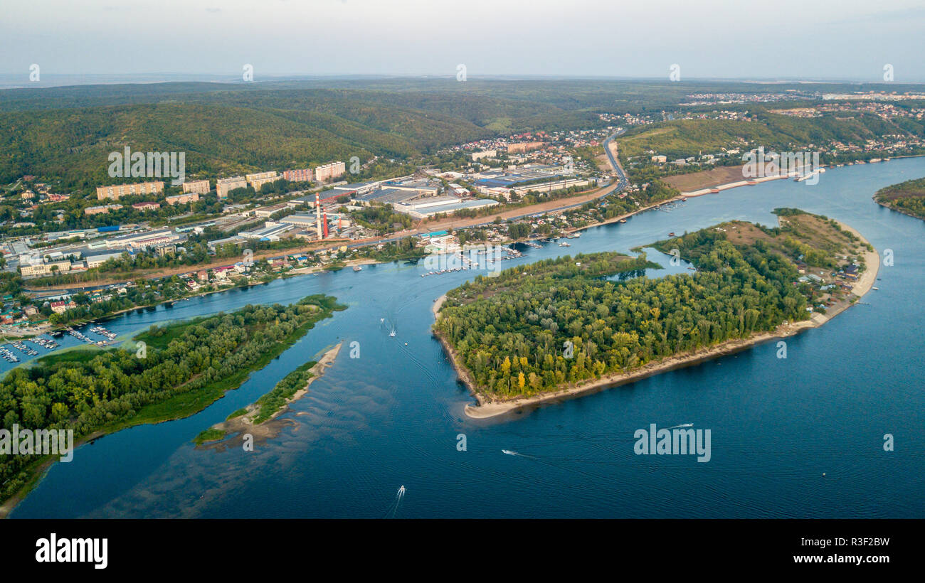 Luftaufnahme von fluss und wald -Fotos und -Bildmaterial in hoher ...