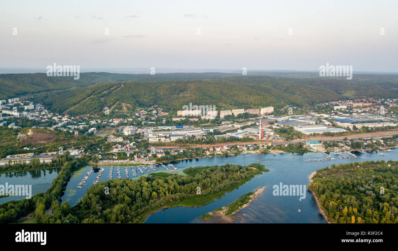 Luftaufnahme von fluss und wald -Fotos und -Bildmaterial in hoher ...