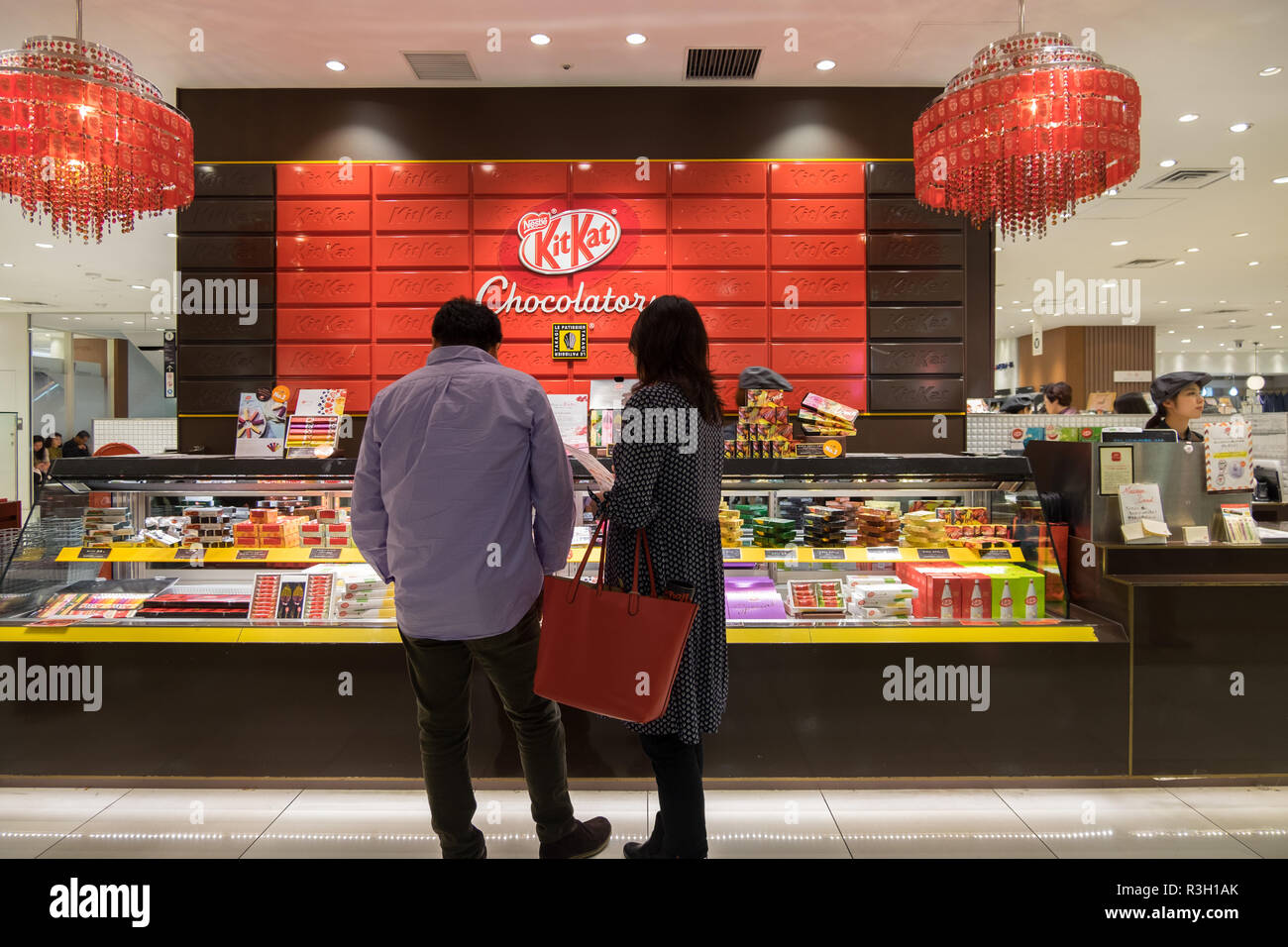 Kit kat einkaufen -Fotos und -Bildmaterial in hoher Auflösung – Alamy