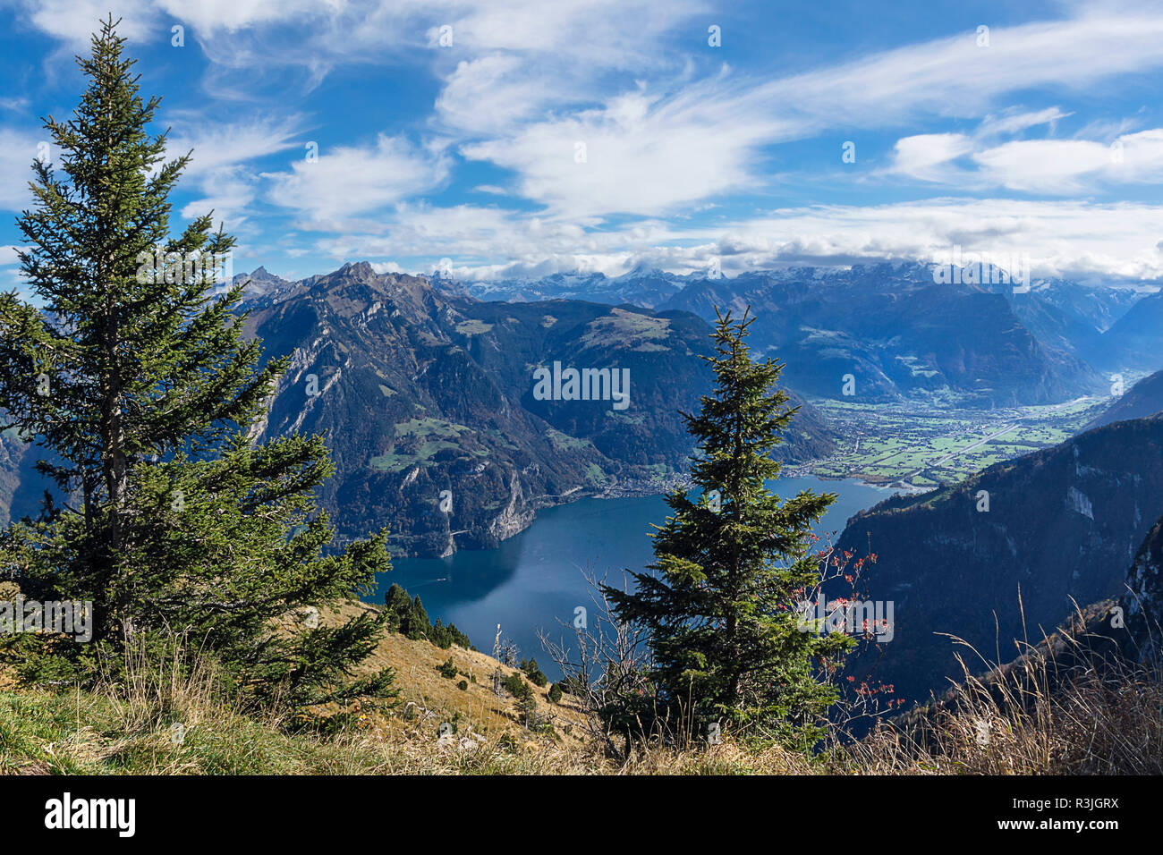 Zentralschweiz mit dem Vierwaldstättersee mit Uri Schwyz und ...
