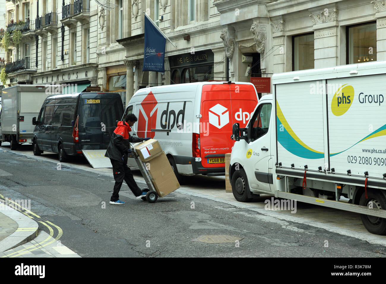 Dpd paket kurier -Fotos und -Bildmaterial in hoher Auflösung – Alamy