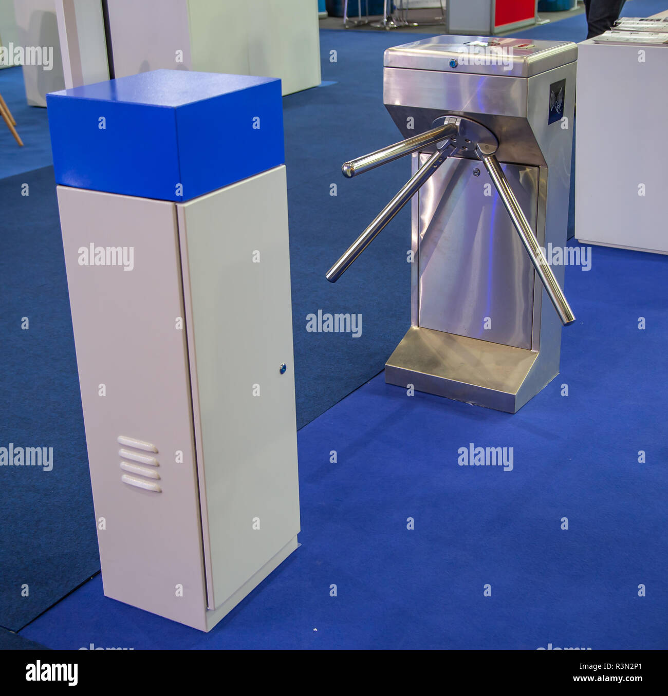 Ticket gate scanner -Fotos und -Bildmaterial in hoher Auflösung – Alamy