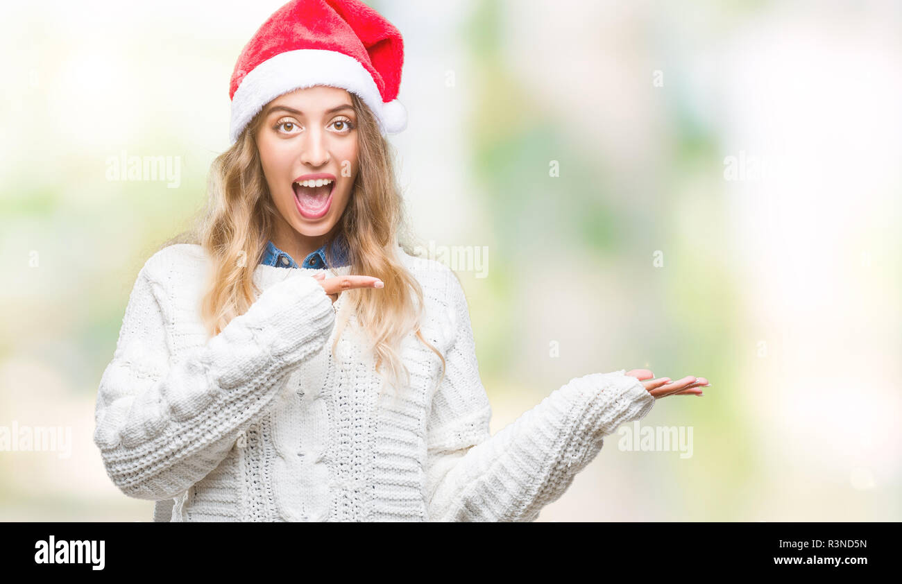 Schöne junge blonde Frau tragen Mütze über isolierte Hintergrund ...