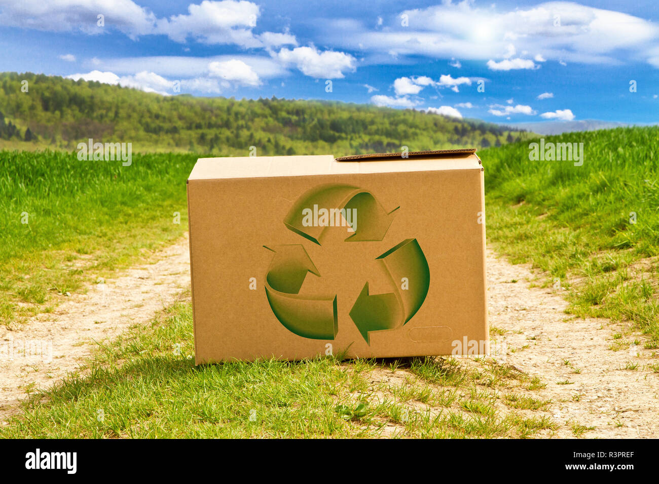 Recycling Symbol For Cardboard Stockfotos und -bilder Kaufen - Alamy