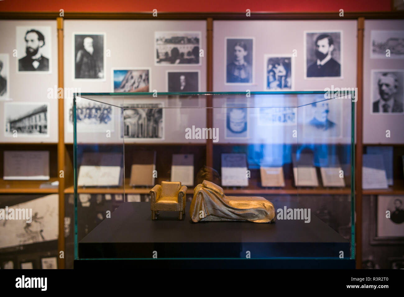 Sigmund freud couch -Fotos und -Bildmaterial in hoher Auflösung – Alamy