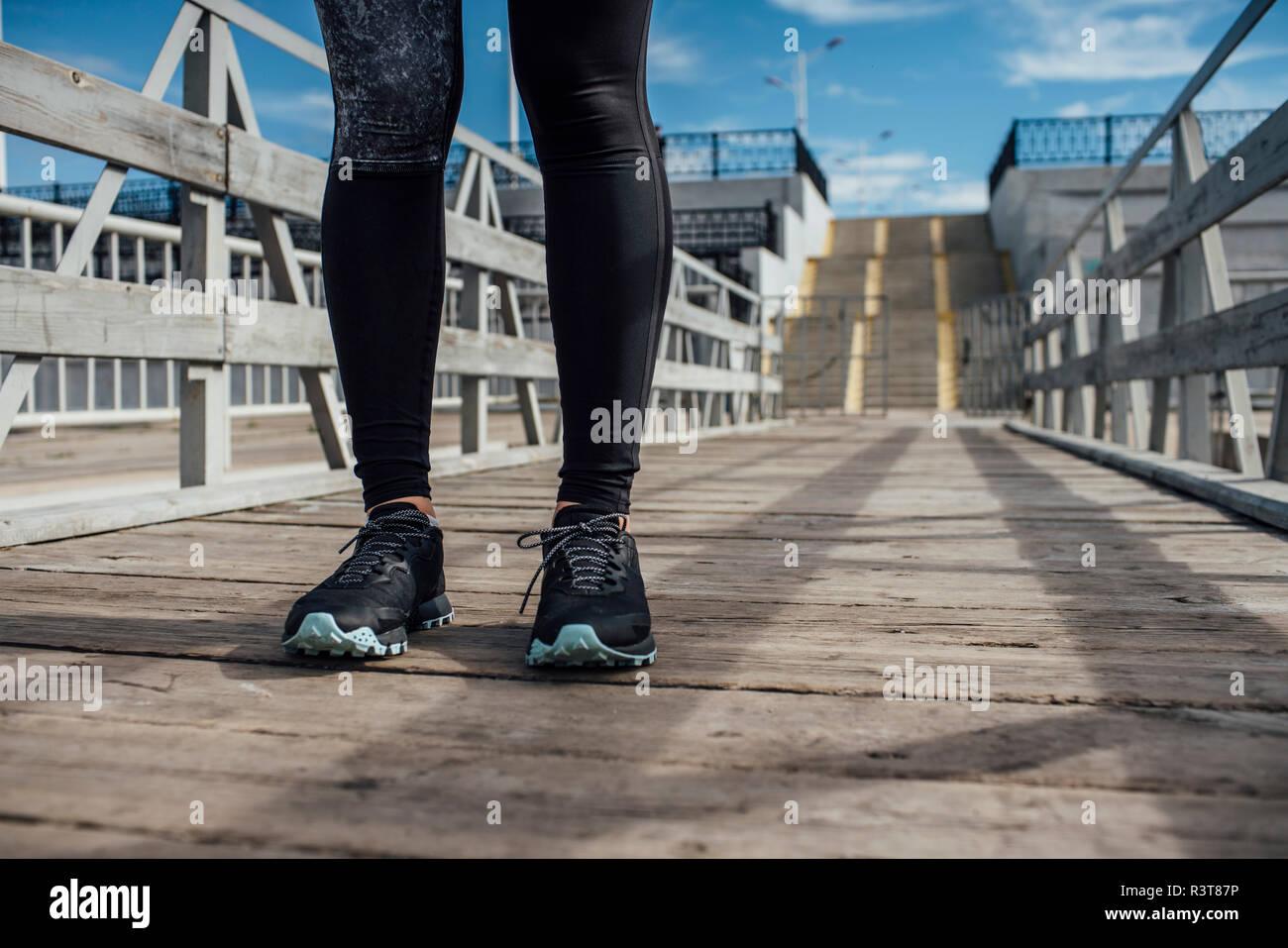 Teen beine -Fotos und -Bildmaterial in hoher Auflösung – Alamy