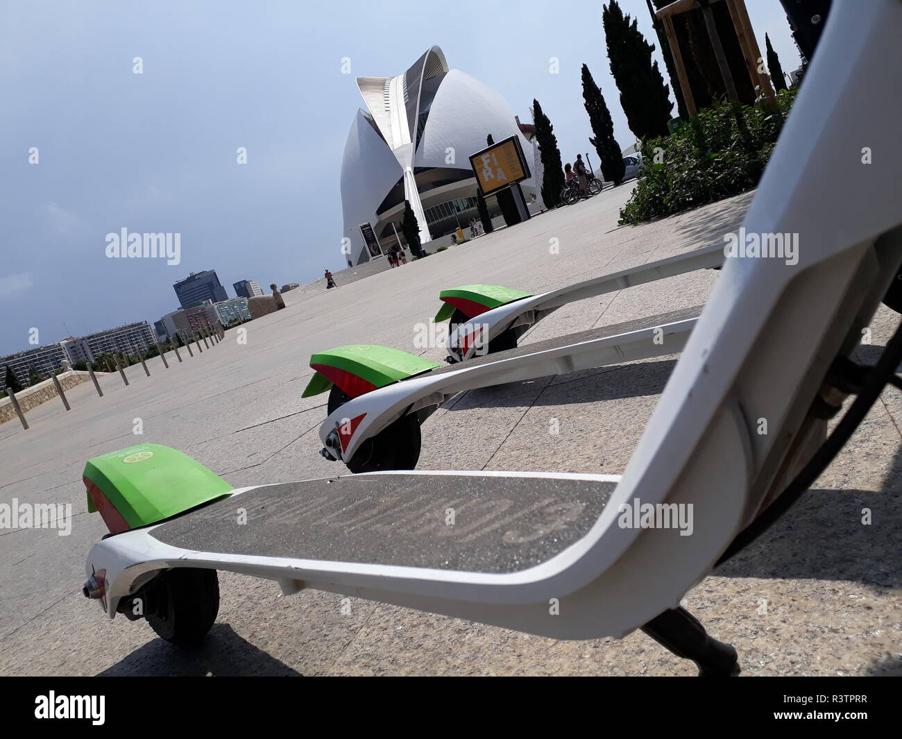 Elektrorollstuhl roller roller -Fotos und -Bildmaterial in hoher ...