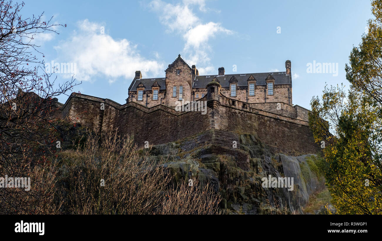 Edinburgh schloss palast -Fotos und -Bildmaterial in hoher Auflösung ...