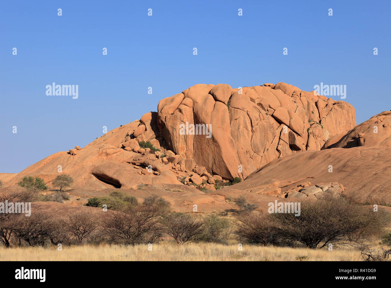 Spitzkoppe namibia savanne -Fotos und -Bildmaterial in hoher Auflösung ...