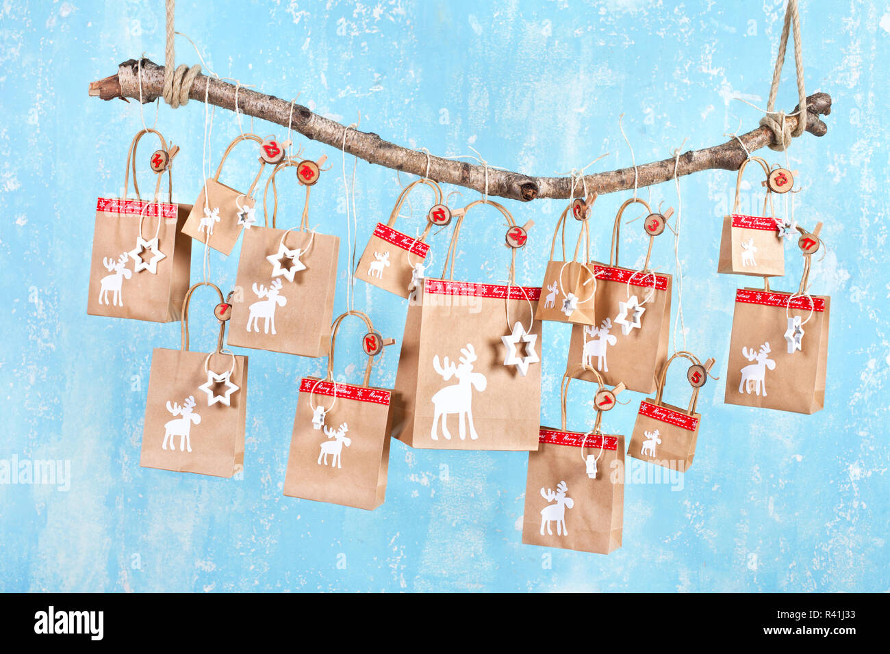 Adventskalenderta zehn -Fotos und -Bildmaterial in hoher Auflösung – Alamy