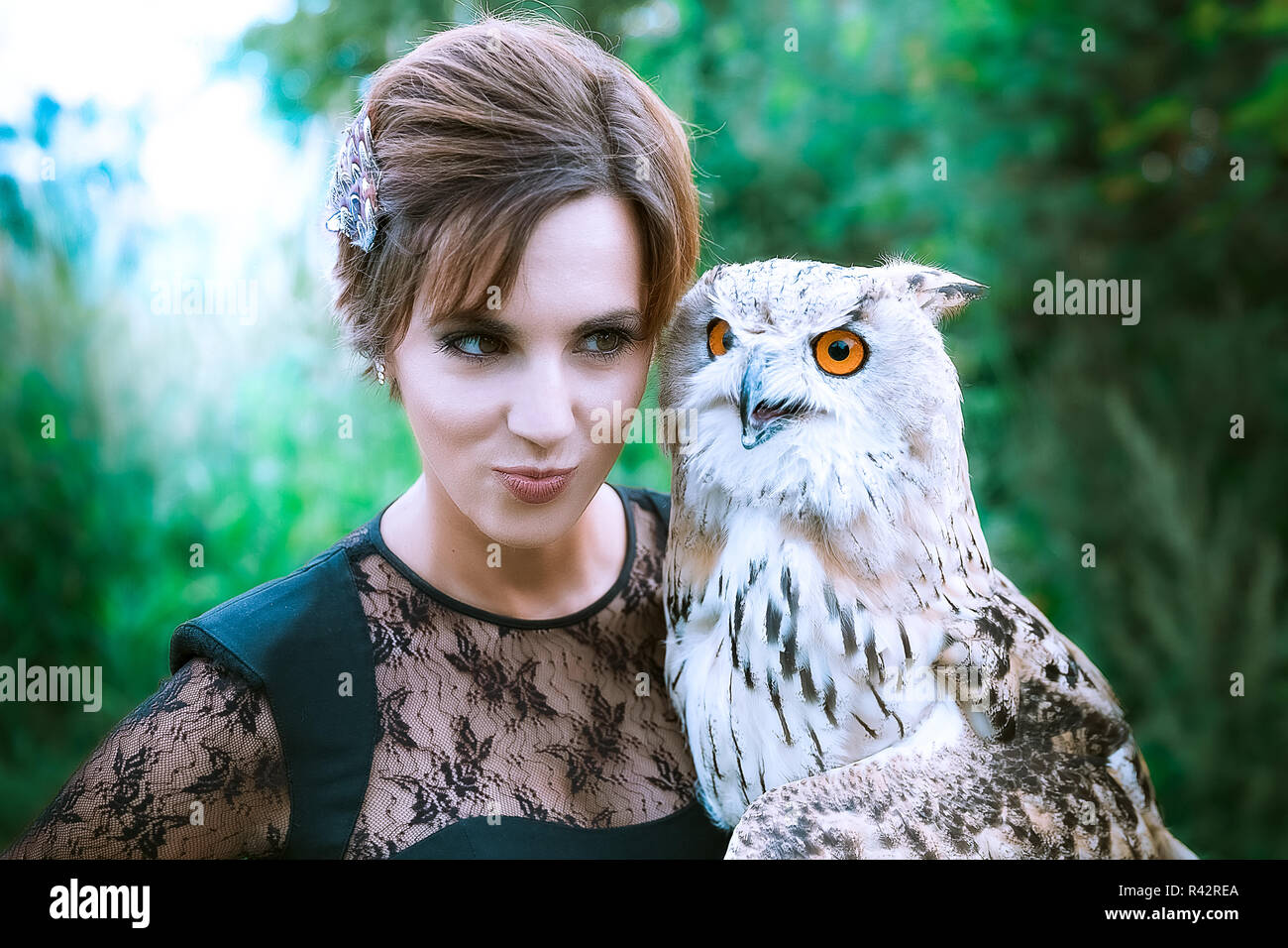 Eule frau -Fotos und -Bildmaterial in hoher Auflösung – Alamy