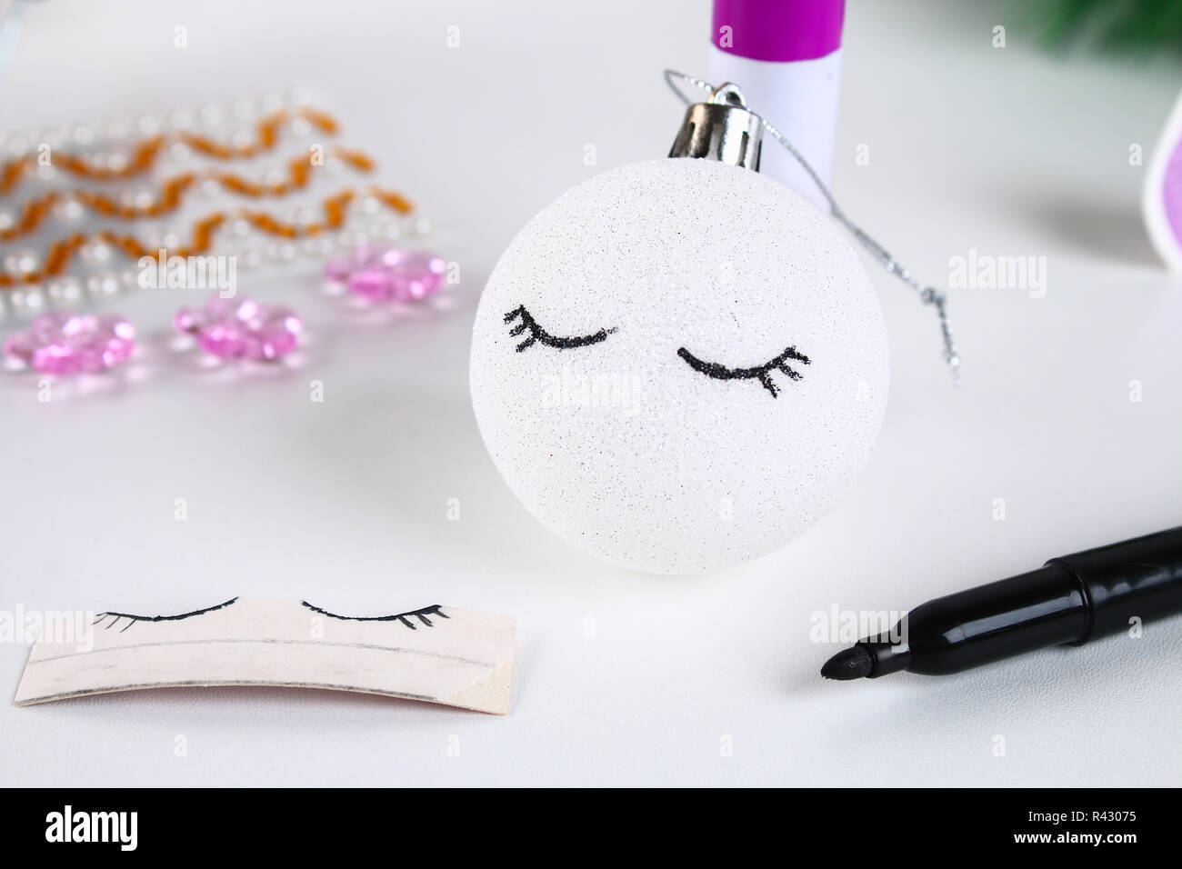 Diy, das Einhorn. Wie ein Einhorn aus der Christmas Ball Spielzeug ...