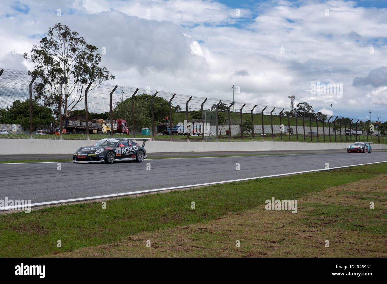SÃO PAULO, SP - 01.01.2014: PORSCHE GT3 Cup IMPÉRIO PROVA - mit einer Menge von 10.000 ...