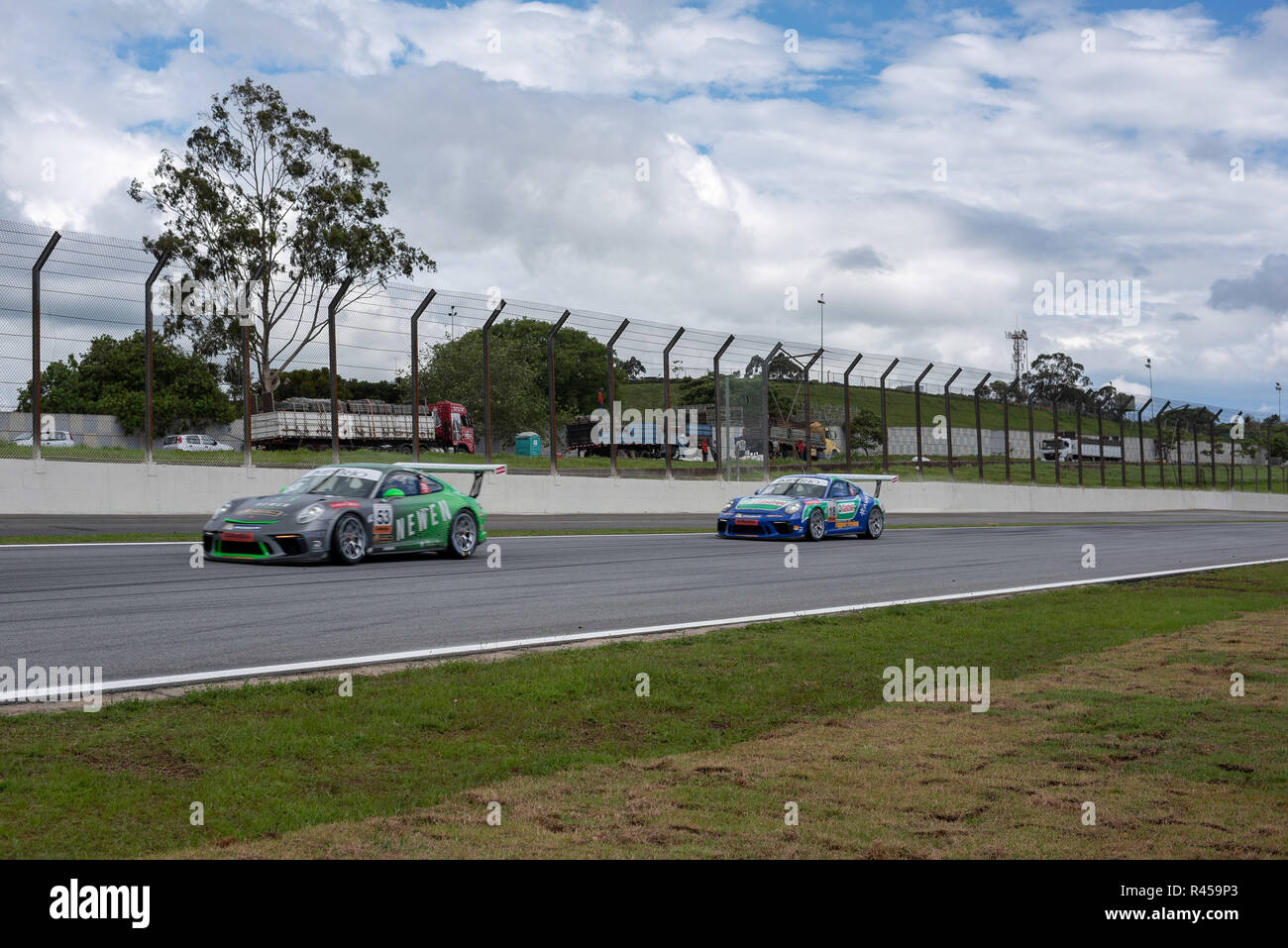 SÃO PAULO, SP - 01.01.2014: PORSCHE GT3 Cup IMPÉRIO PROVA - mit einer Menge von 10.000 ...