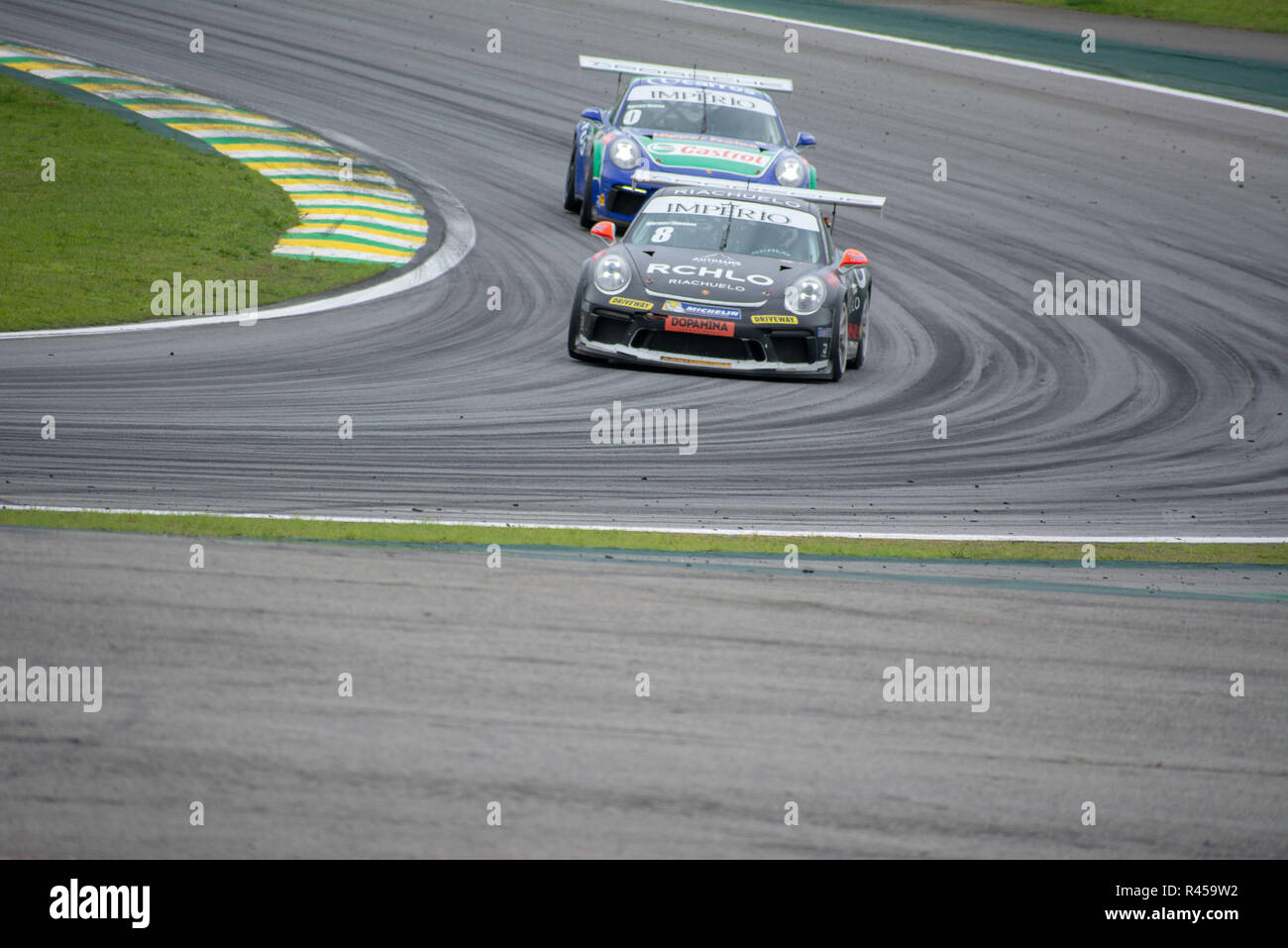SÃO PAULO, SP - 24.11.2018: PORSCHE GT3 Cup IMPÉRIO PROVA - mit einer Menge von 10.000 ...