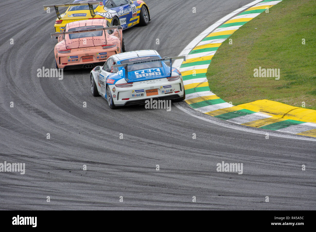 SÃO PAULO, SP - 24.11.2018: PORSCHE GT3 Cup IMPÉRIO PROVA - mit einer Menge von 10.000 ...