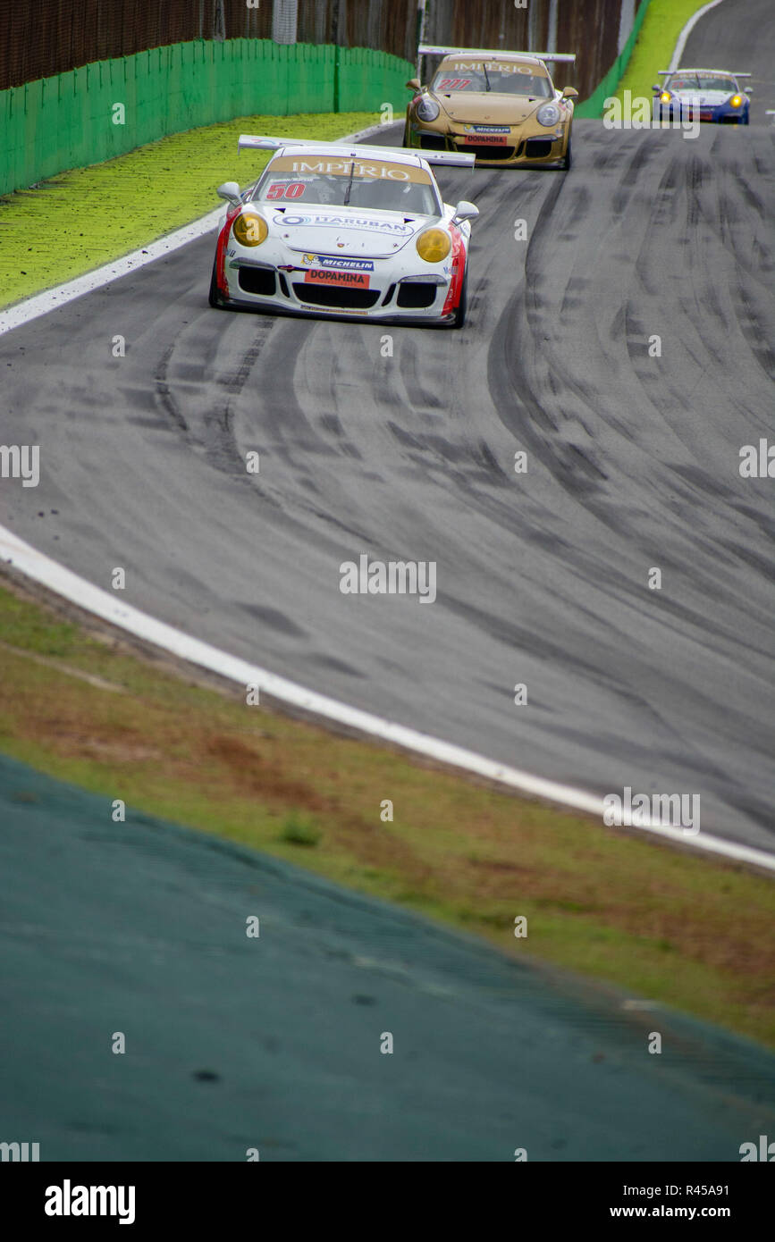 SÃO PAULO, SP - 24.11.2018: PORSCHE GT3 Cup IMPÉRIO PROVA - mit einer Menge von 10.000 ...