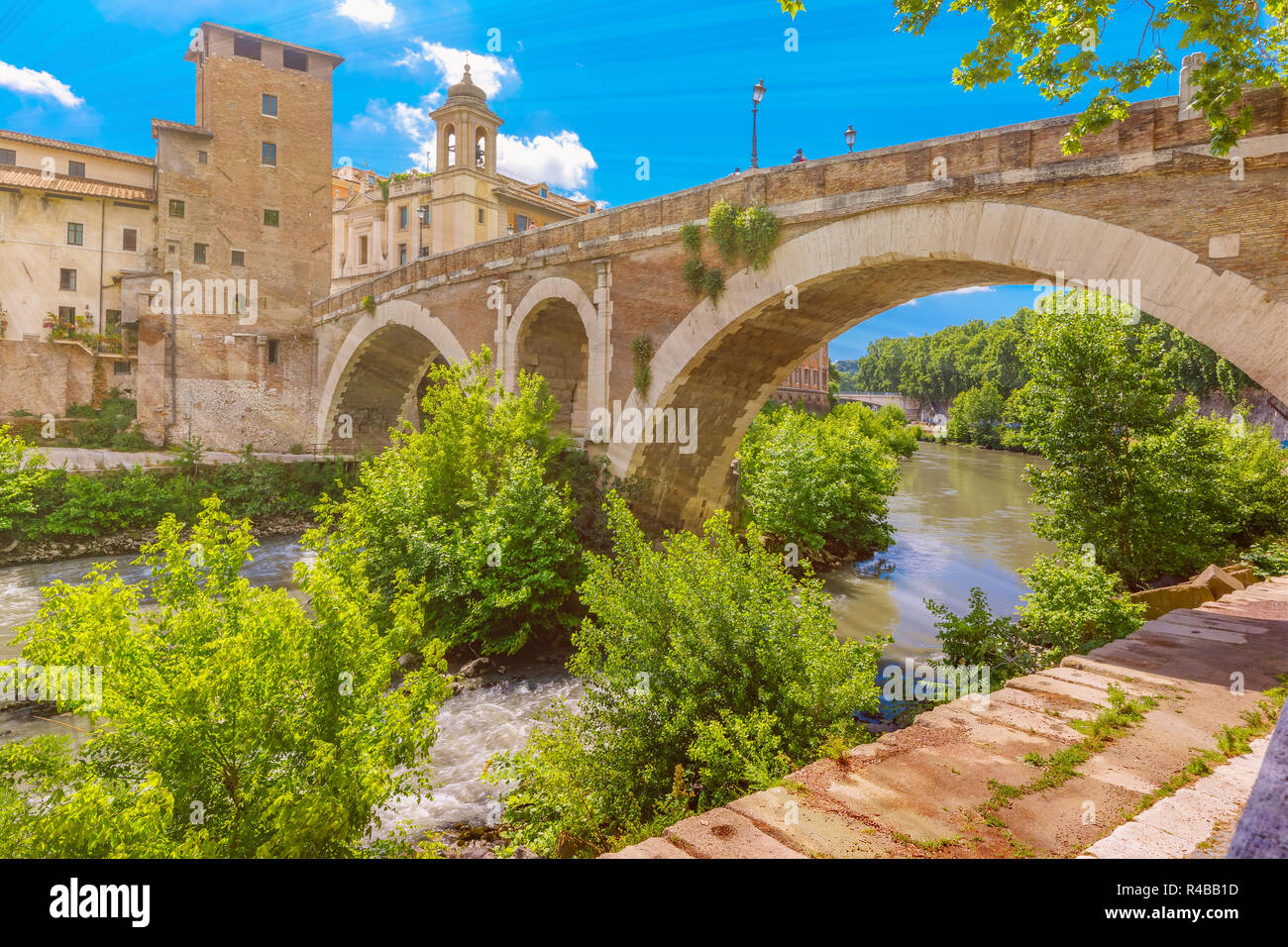 Tiber insel ponte fabricio isola tiberina -Fotos und -Bildmaterial in ...