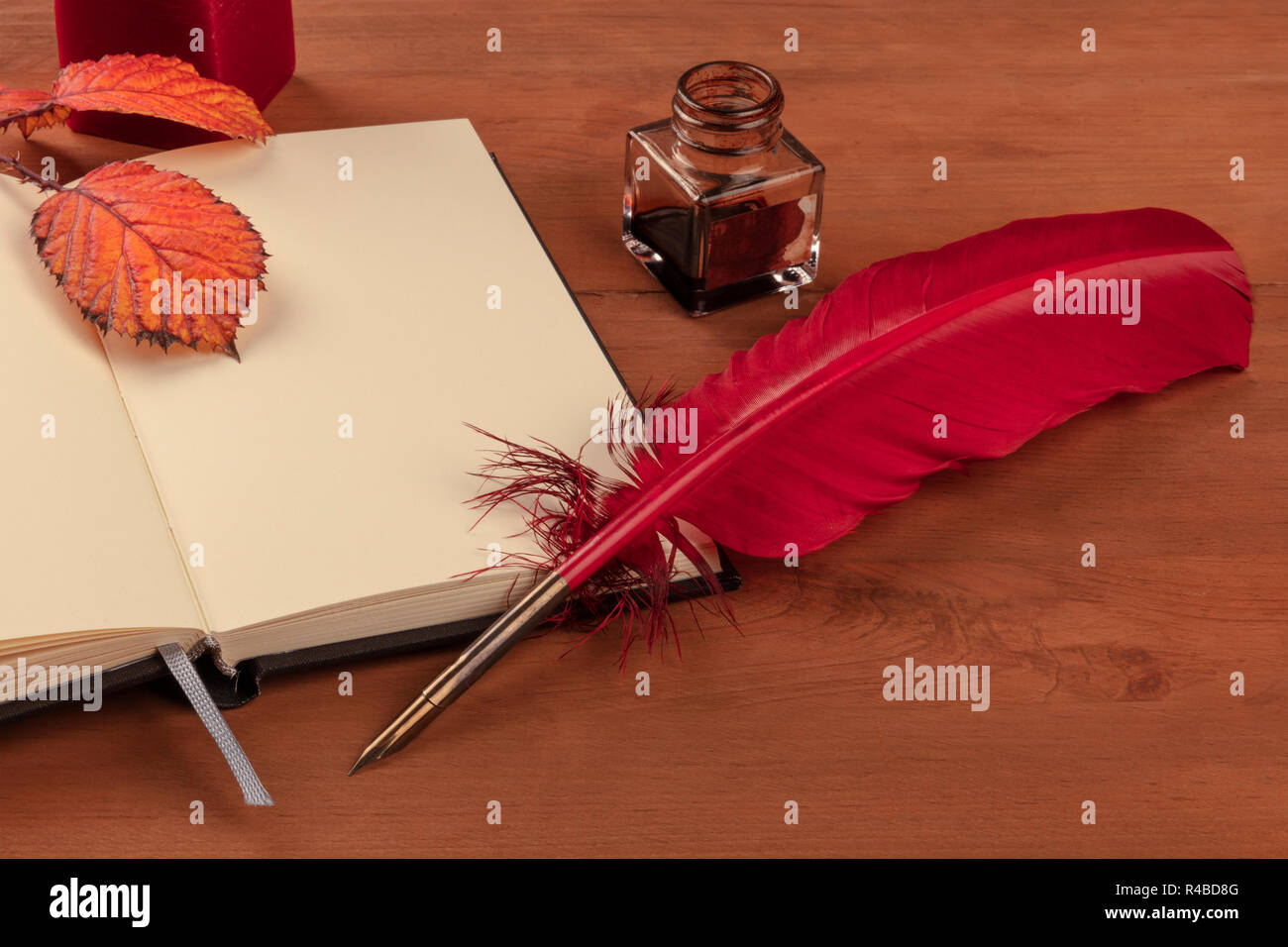 Mit Feder und Tinte Stockfotos und -bilder Kaufen - Alamy