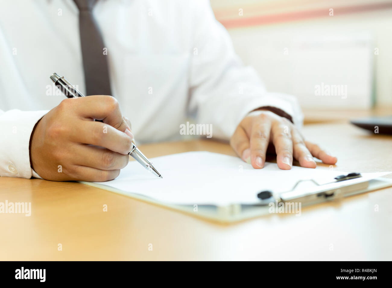 Vertrag abschluss -Fotos und -Bildmaterial in hoher Auflösung – Alamy