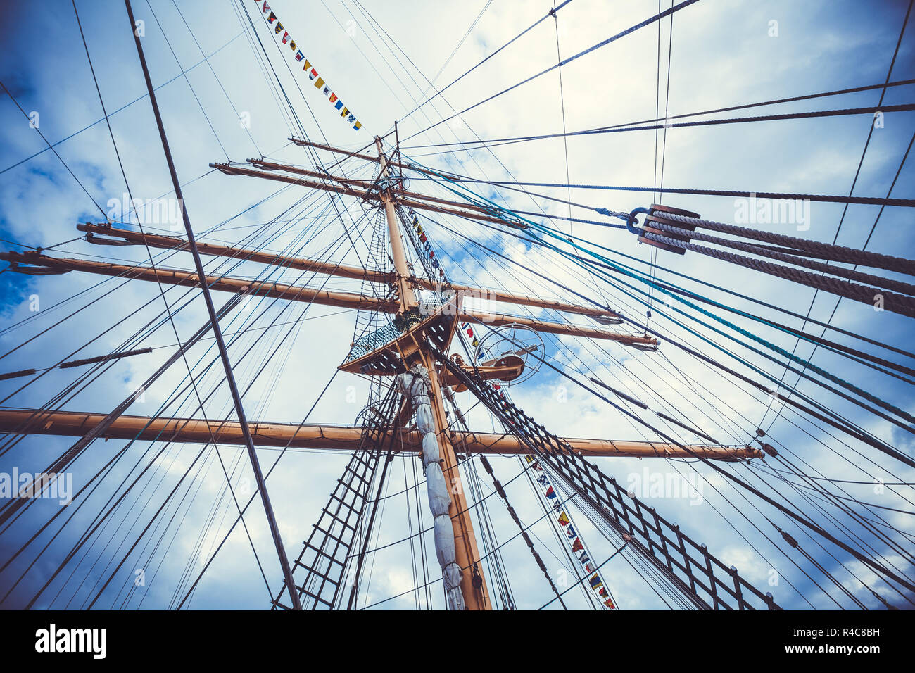 Detail von einem Segelboot Rigging. Mast auf traditionelle Segelboote ...