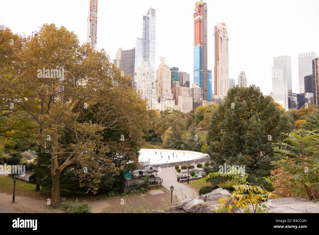 Der Trumpf Woolman Ice Rink im Central Park, New York City, Vereinigte ...