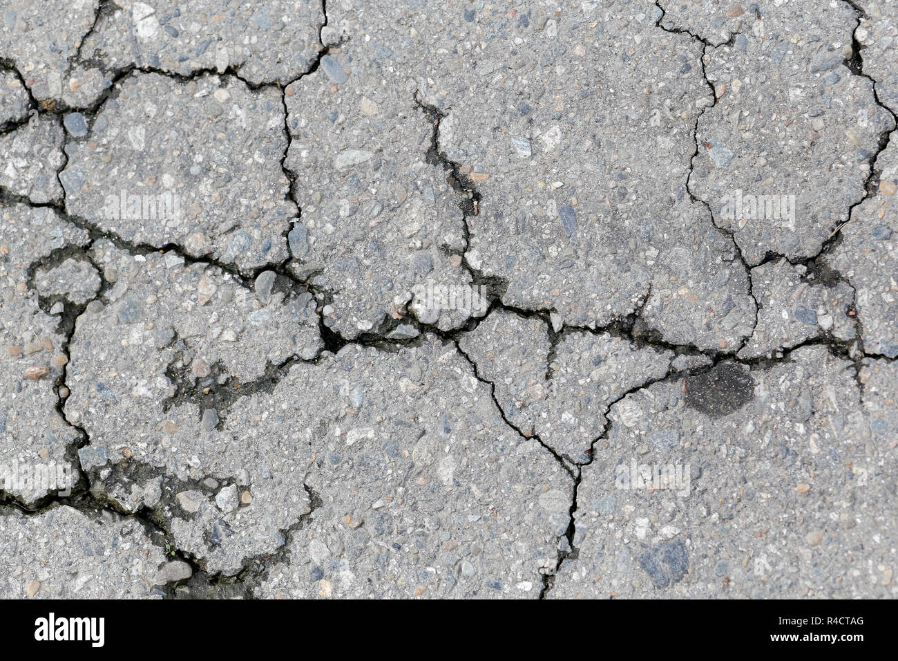 Zerkleinerter alter asphalt -Fotos und -Bildmaterial in hoher Auflösung ...