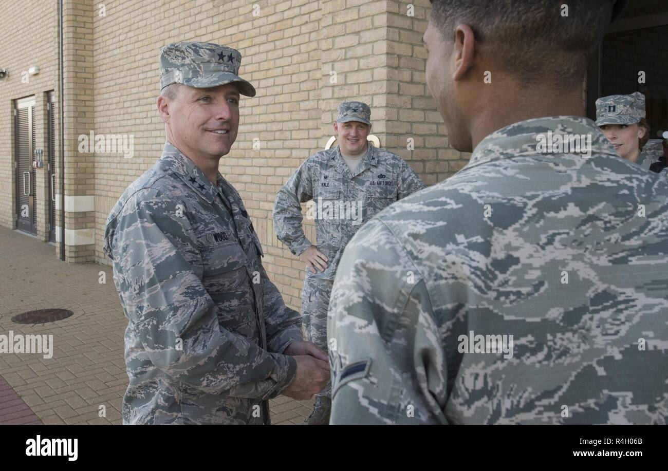 Us Air Force Generalmajor John M. Holz, Kommandant der 3. Air Force ...